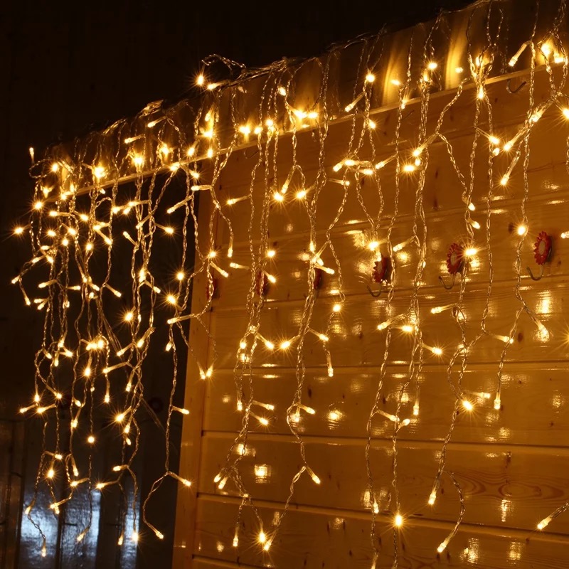 Instalatie de Craciun tip perdea luminoasa
